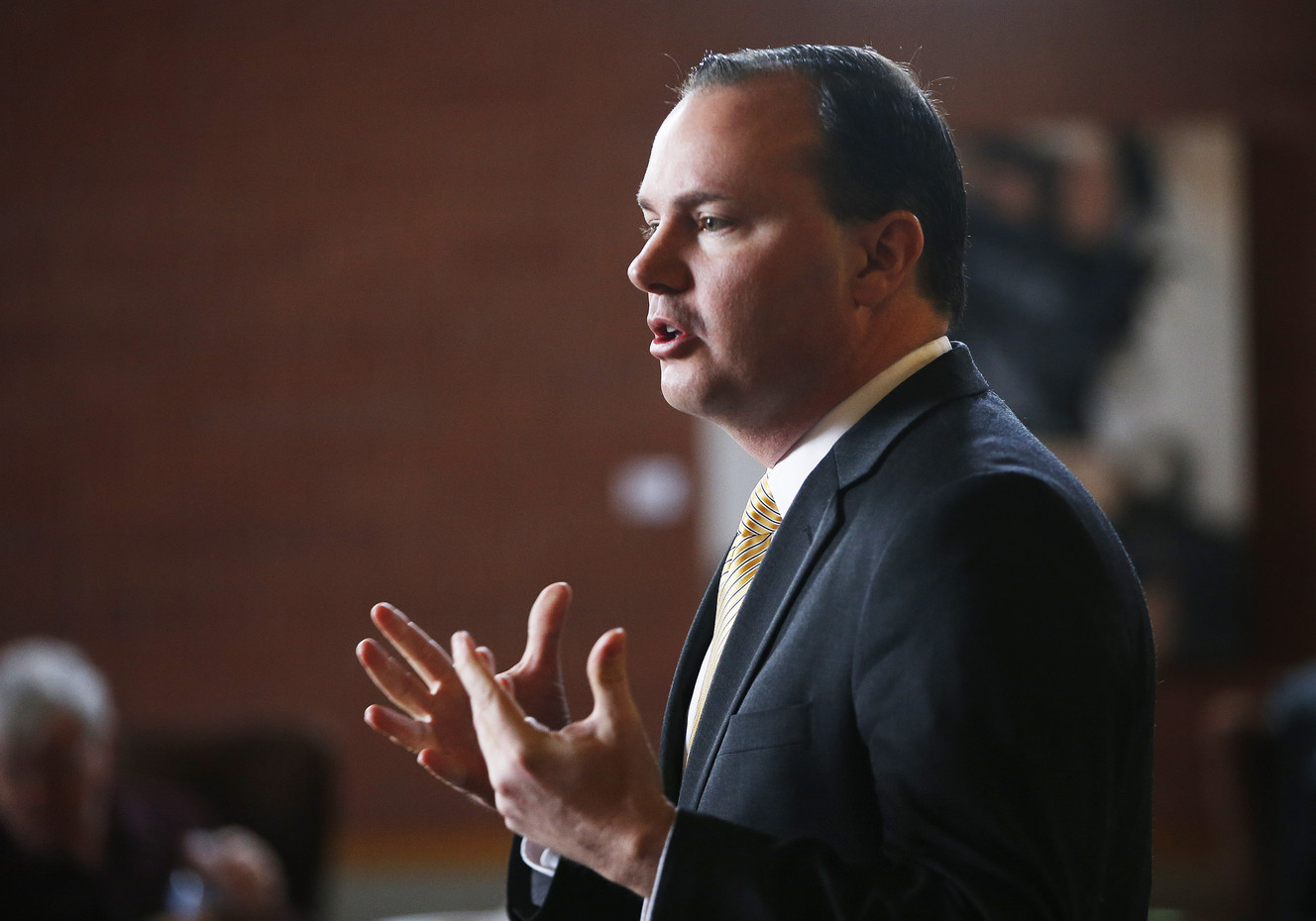 Sen. Mike Lee reintroduces bill to remove regulations of gun silencers ...