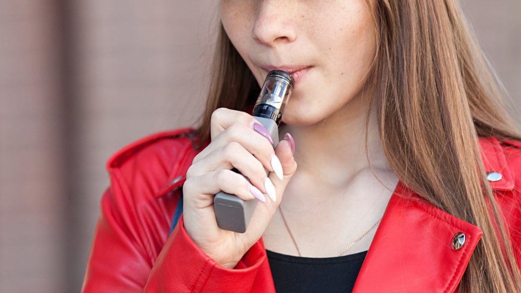 To help fight vaping, schools look to their own students - KSLNewsRadio
