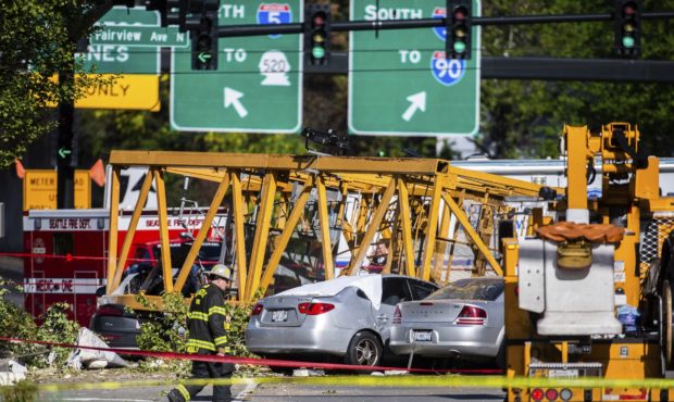 4 die after construction crane crushes cars in Seattle
