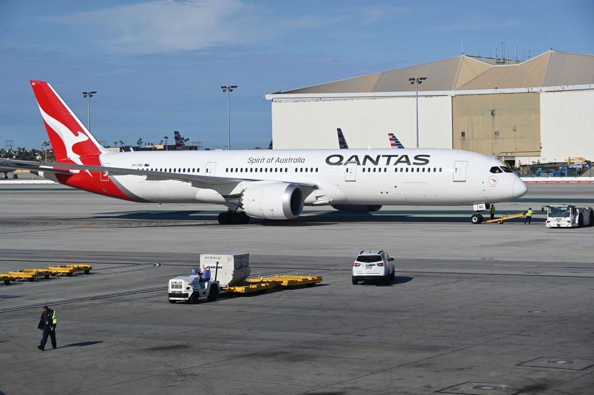 First commercial flight from New York to Sydney departs JFK airport ...