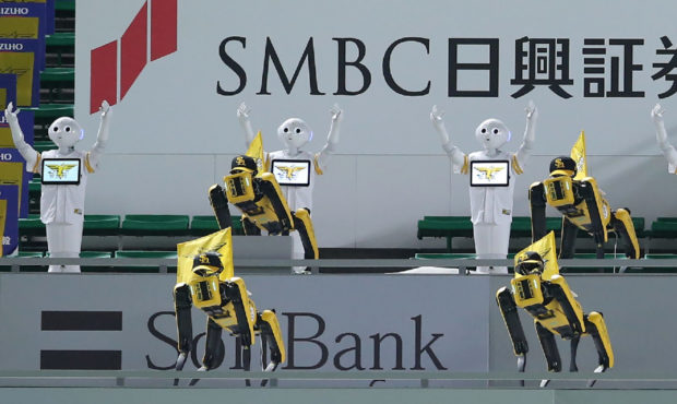 Meet 'Spot' and 'Pepper': Baseball's robot fans