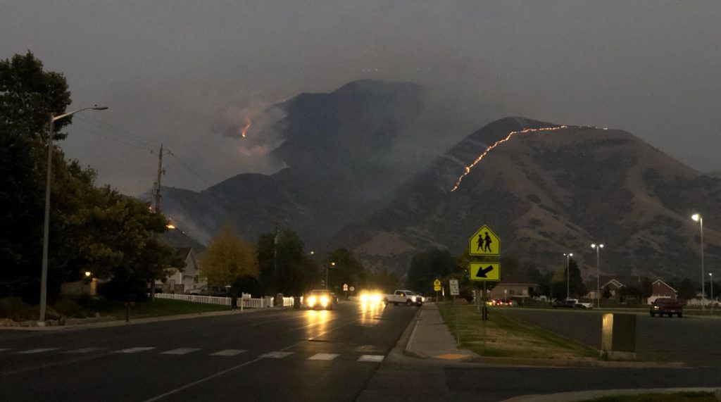 Wind-whipped Ether Hollow Fire forces evacuations in Springville and ...