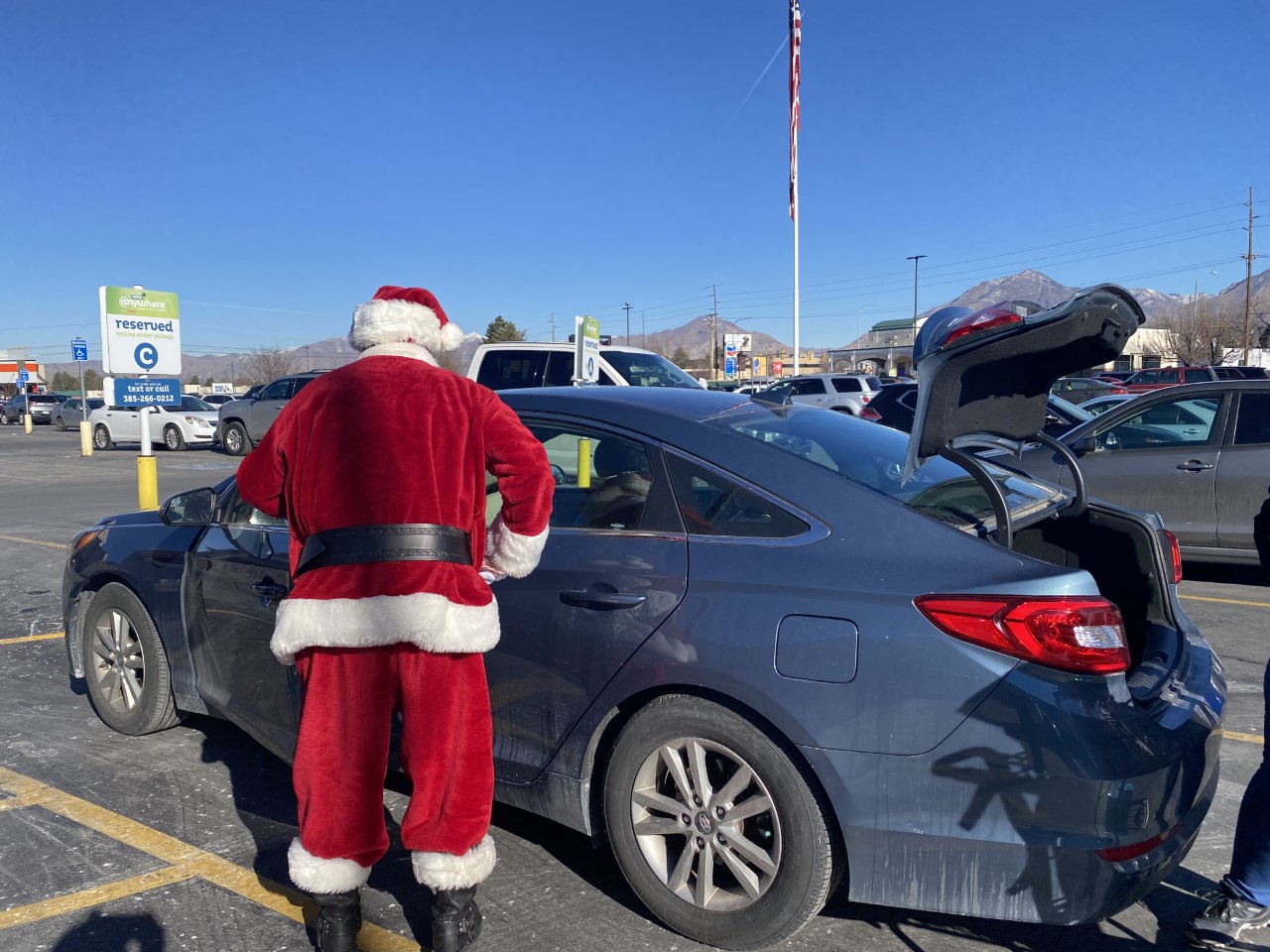 Santa Sighting: Macey's offers special greetings for curbside pickups
