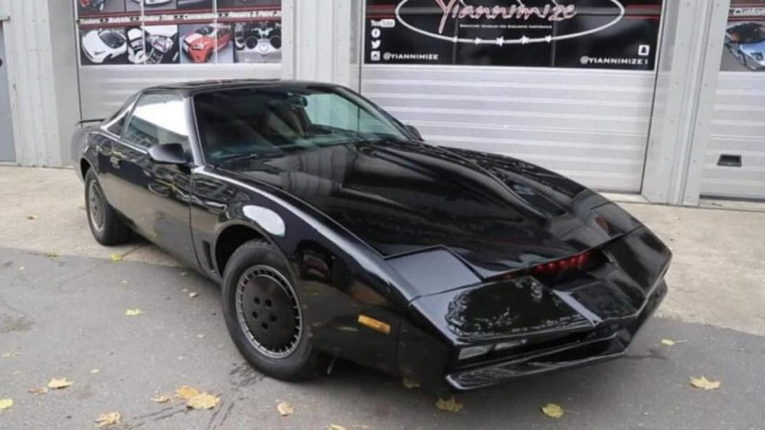 David Hasselhoff auctioning personal K.I.T.T. car from 'Knight Rider ...