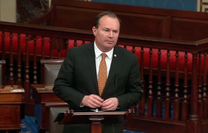 Sen. Lee wants safeguard against military discharge for refusing vaccine