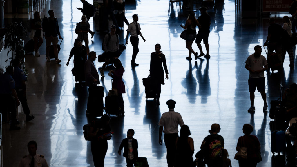 Utah man arrested, charged with assault on flight from New York to Salt ...