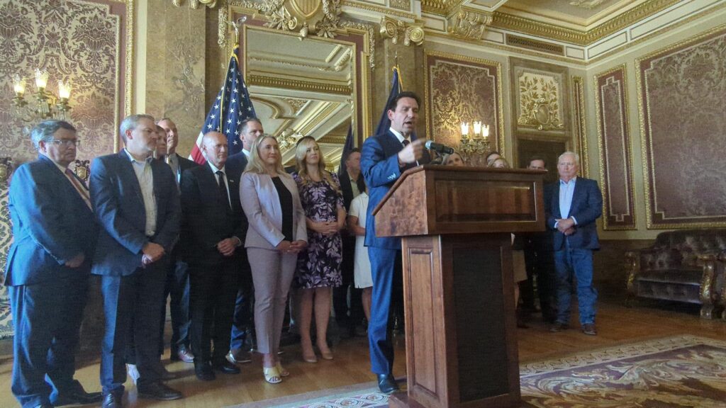 Ron DeSantis campaigns at Utah's Capitol with lawmakers
