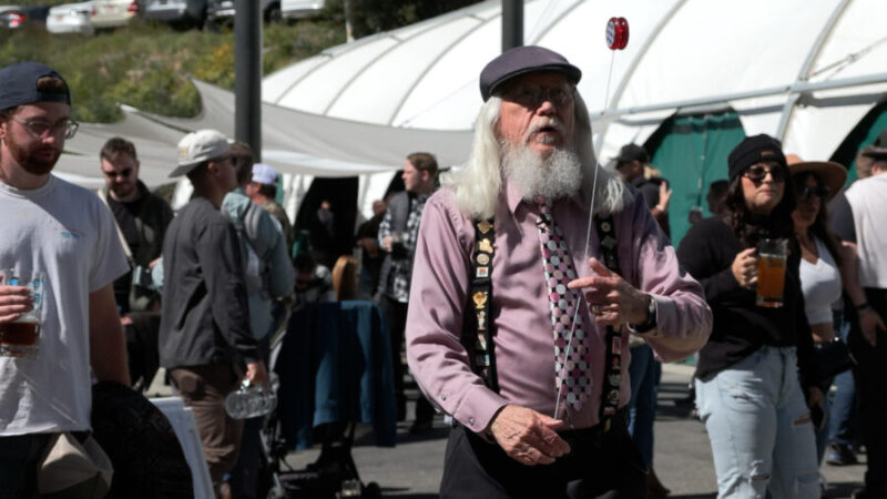The Yo-Yo Man’s trick to staying happy: Playing with yo-yos - KSLNewsRadio