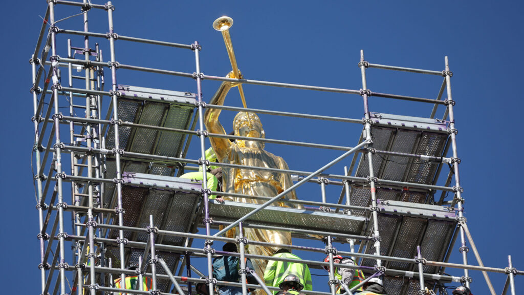 Angel Moroni Statue Returns To Famous Utah Temple
