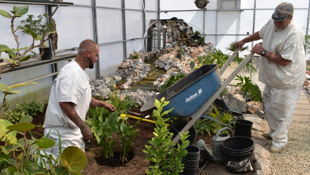 Prison greenhouses benefit inmates, agencies across Utah