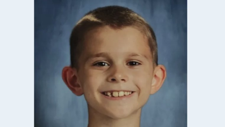 Community members press DCFS for answers on abuse death of Gavin ...