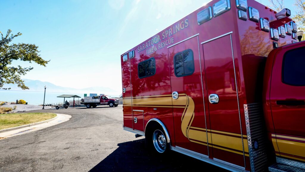 Plane crashes in Utah Lake, crews searching for men onboard